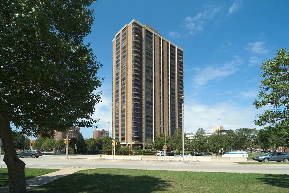 REGENCY HOUSE CONDOMINIUMS - Hunzinger Construction Co.